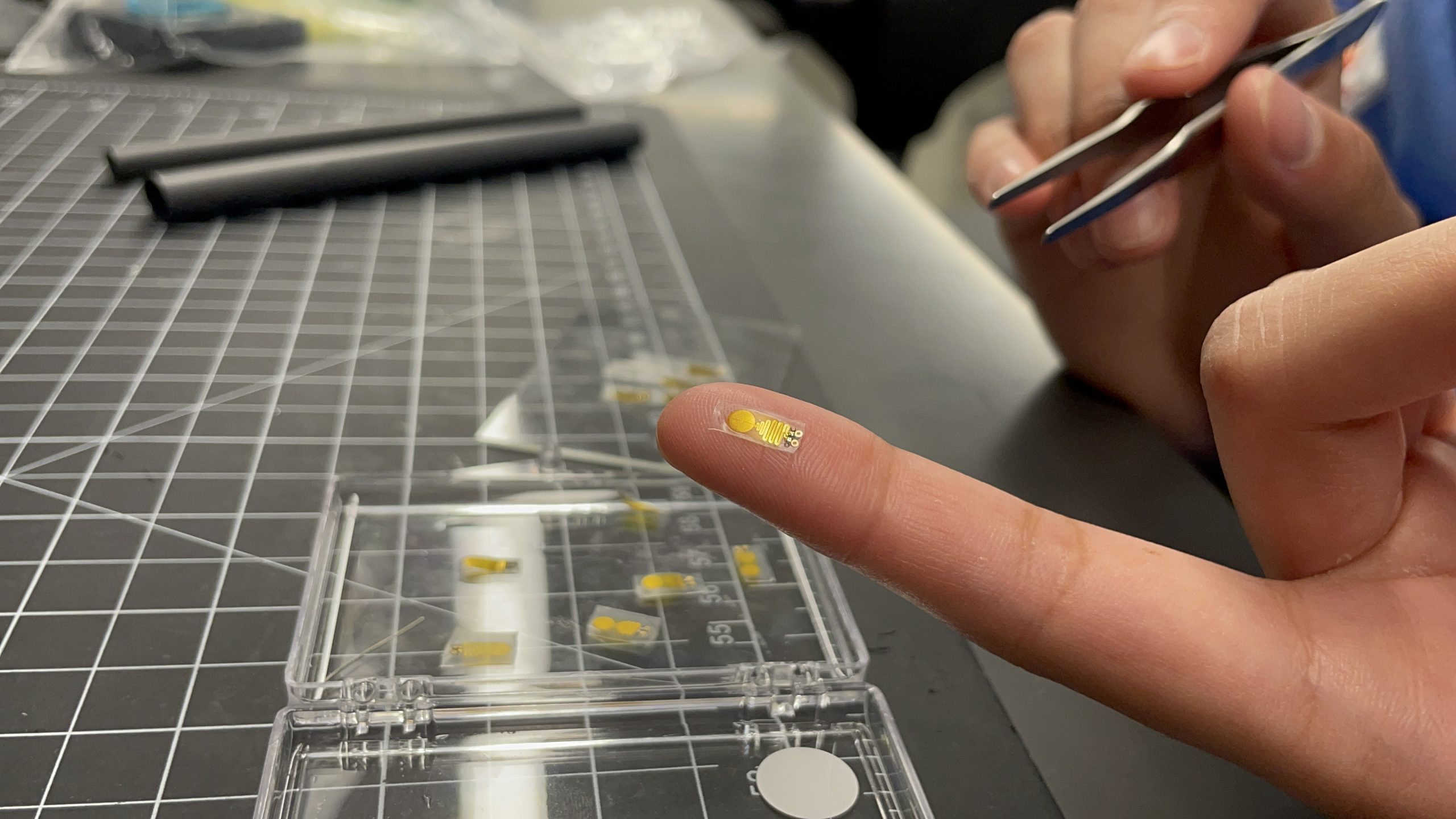 Electronic device monitors health of transplanted organs - Surgery ...